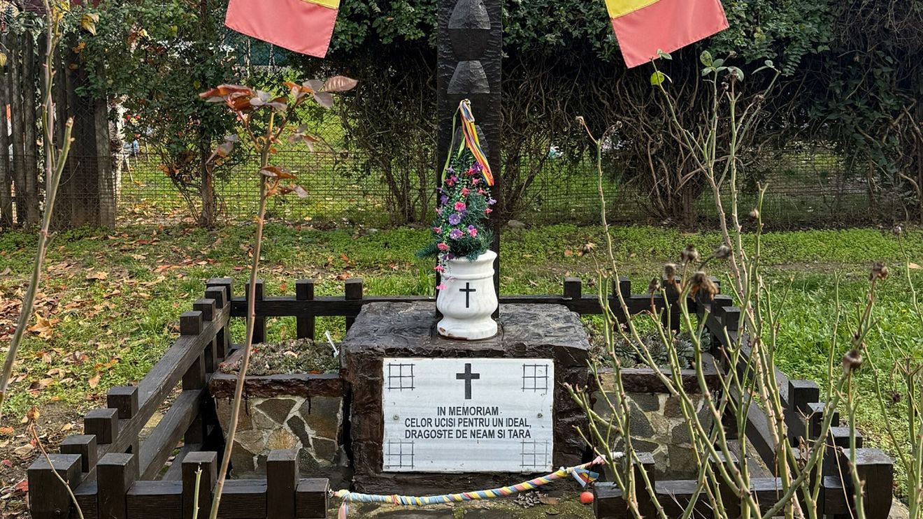 Context.ro: Monument legionar ridicat pe terenul Primăriei Buftea